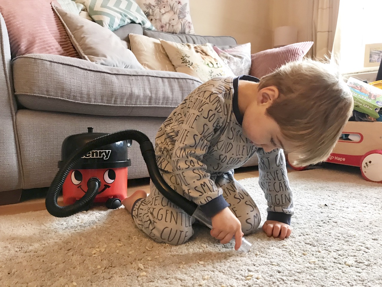 Role Play Toys: The [Little] Henry Vacuum Cleaner for Hoover Mad Kids ...